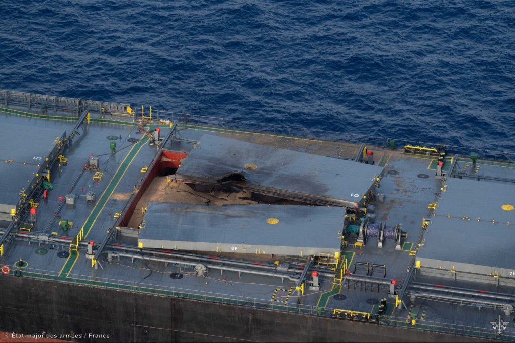 first images of the ship "LAAX" after being targeted in the Red Sea ...